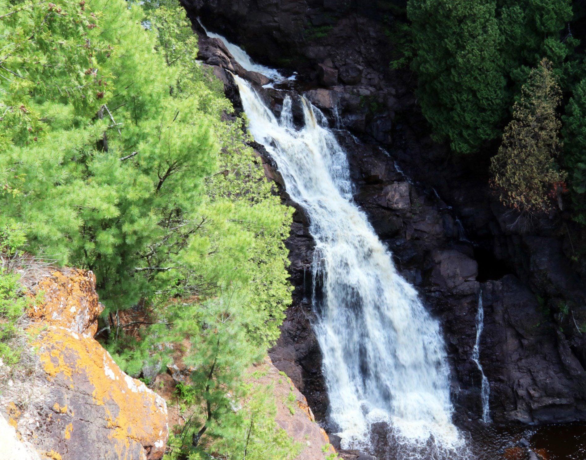 7 Amazing Waterfalls in Wisconsin - Drivin' & Vibin'