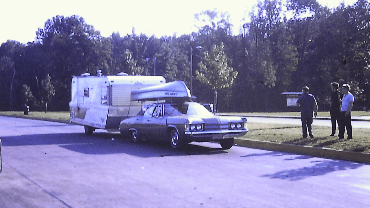 This Is RVing In The 70s - Drivin' & Vibin'