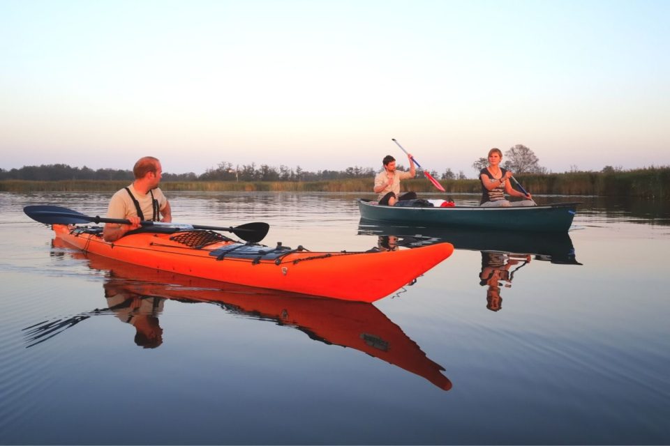 Canoe vs Kayak: Which Should You Use? - Drivin' & Vibin'