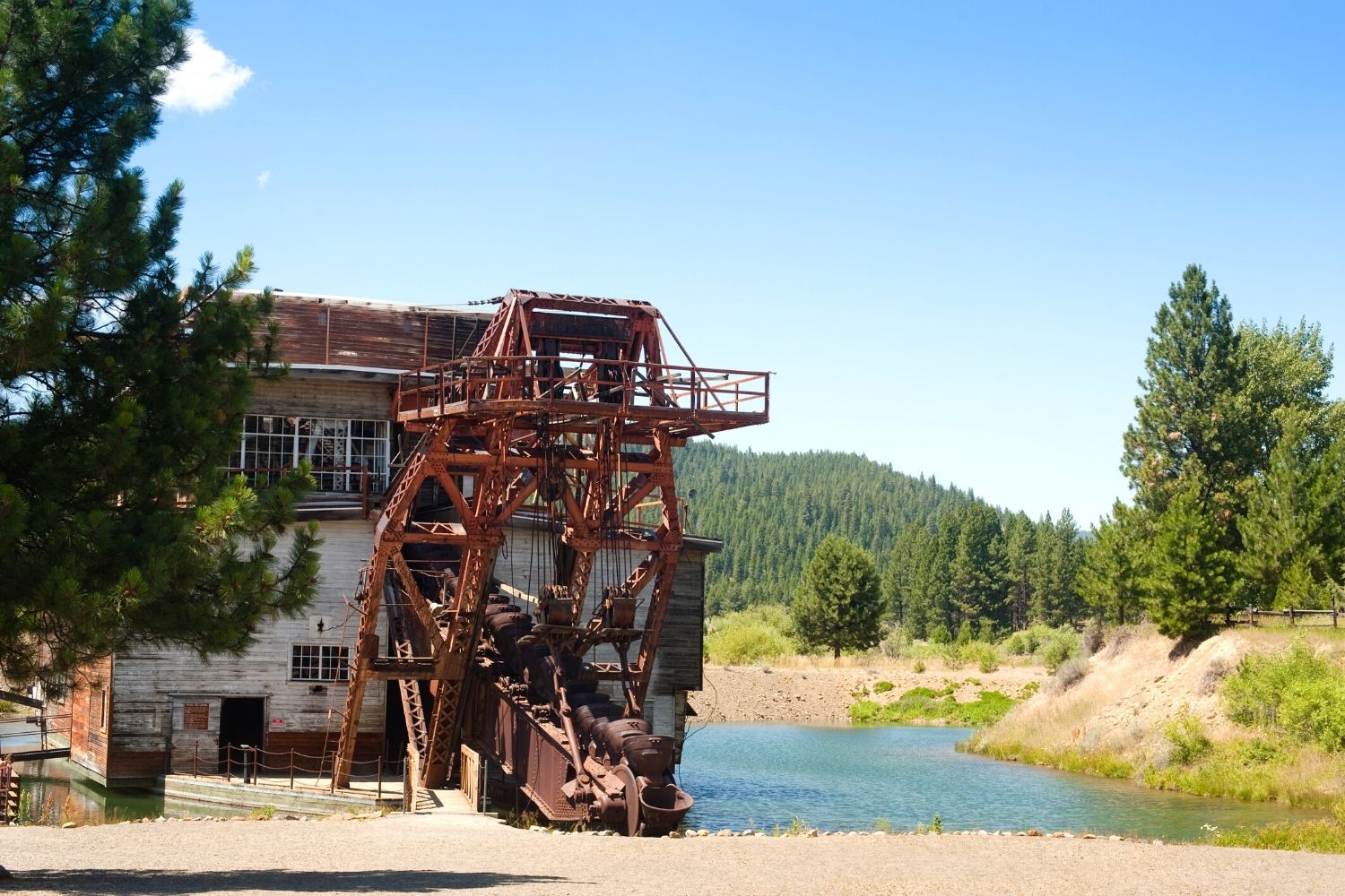 5 Must-See Ghost Towns in Oregon - Drivin' & Vibin'