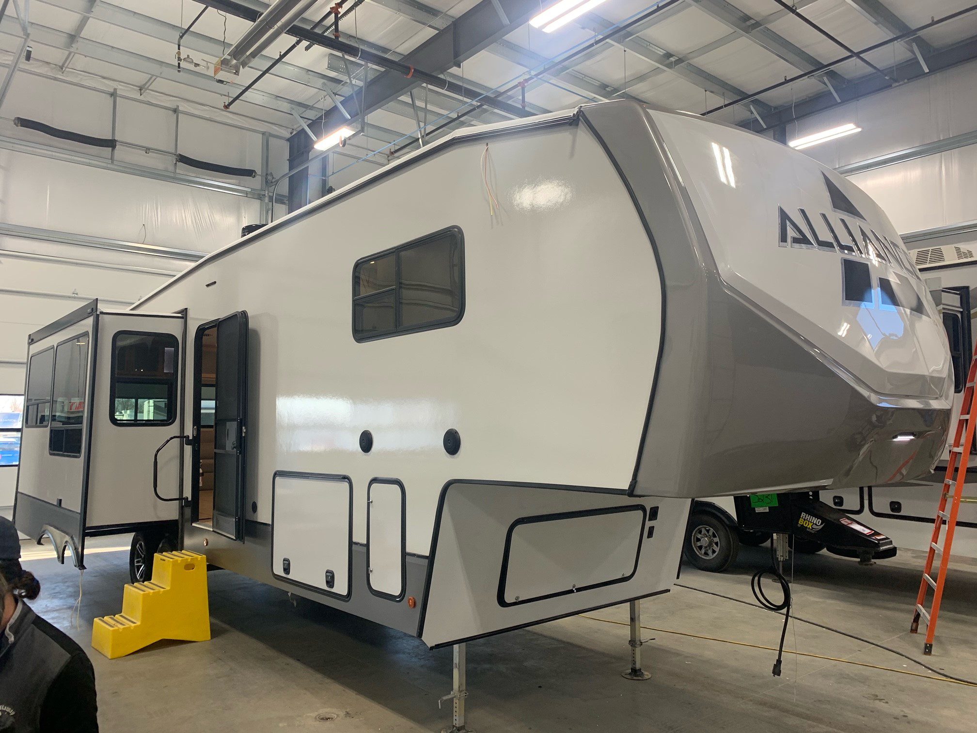Manufacturer Shares Prototype of RV with Light Wood Interior - Drivin ...