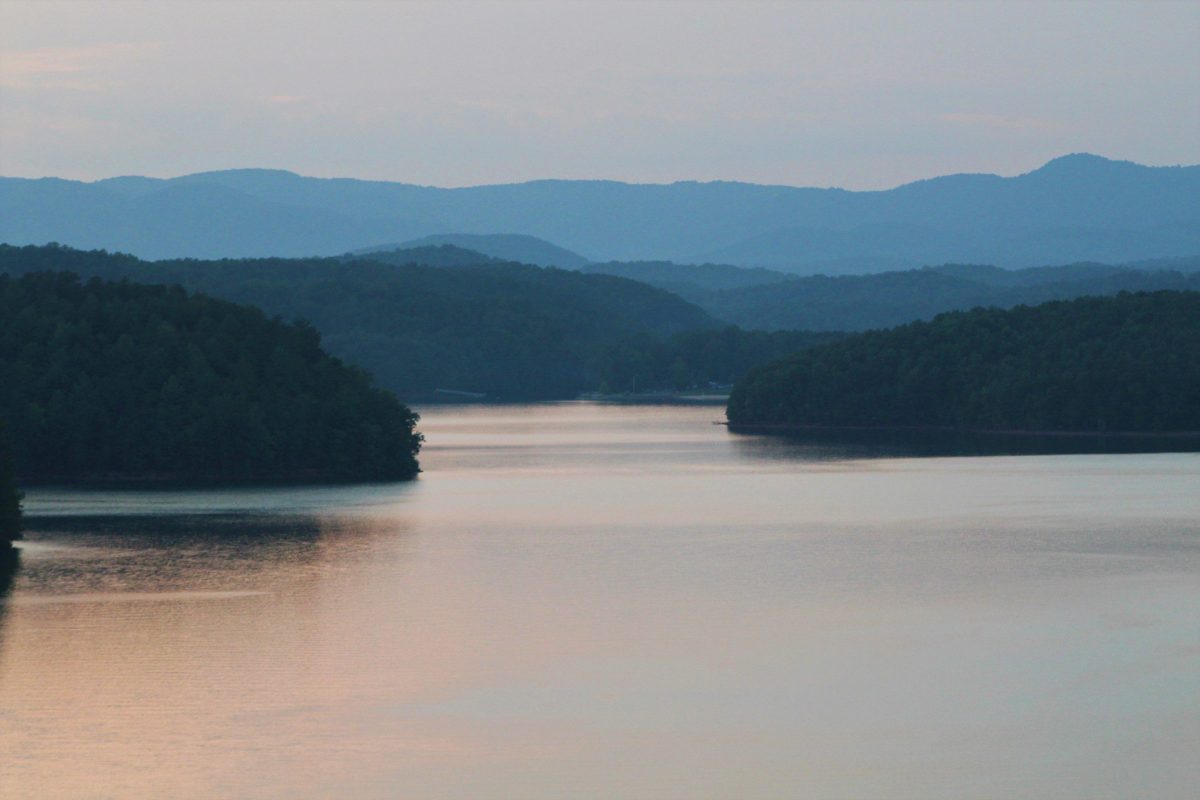 7 Best Lakes in Virginia (And Nearby Campsites) - Drivin' & Vibin'