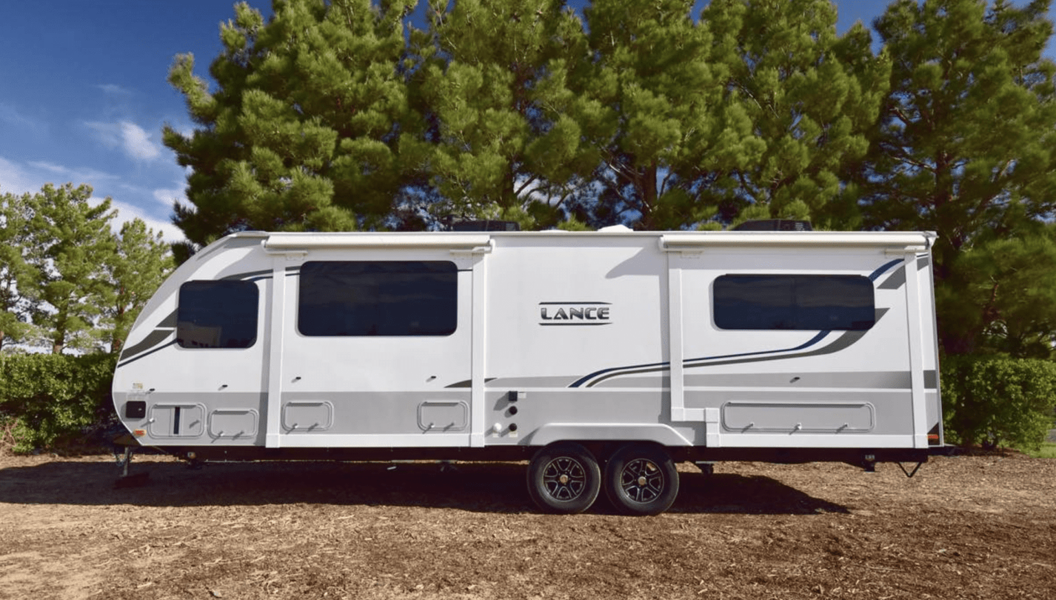 5 Best Lance Travel Trailers in 2021 - Drivin' & Vibin'