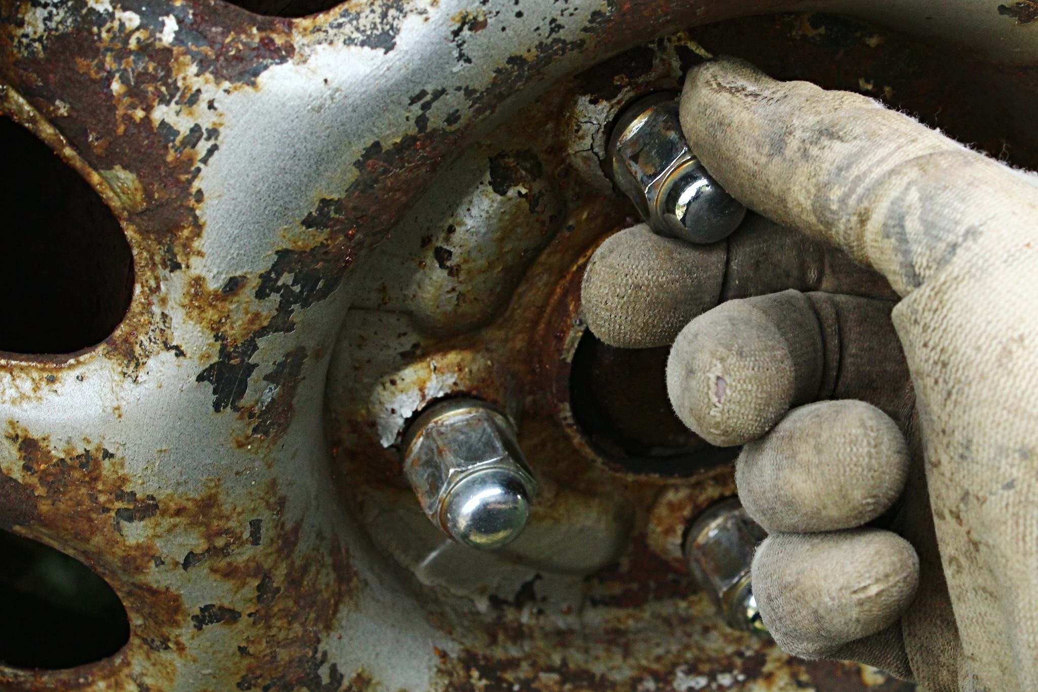 How to Measure Wheel Studs - Drivin' & Vibin'