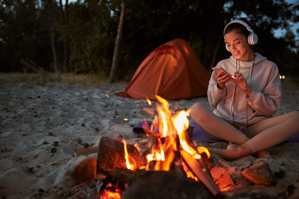 How To Get Campfire Smoke Out of Your Hair and Clothes - Drivin' & Vibin'