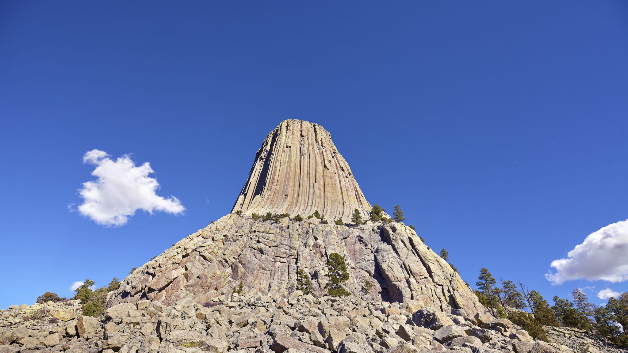 What Is The Mystery of Devil's Tower in Wyoming? - Drivin' & Vibin'
