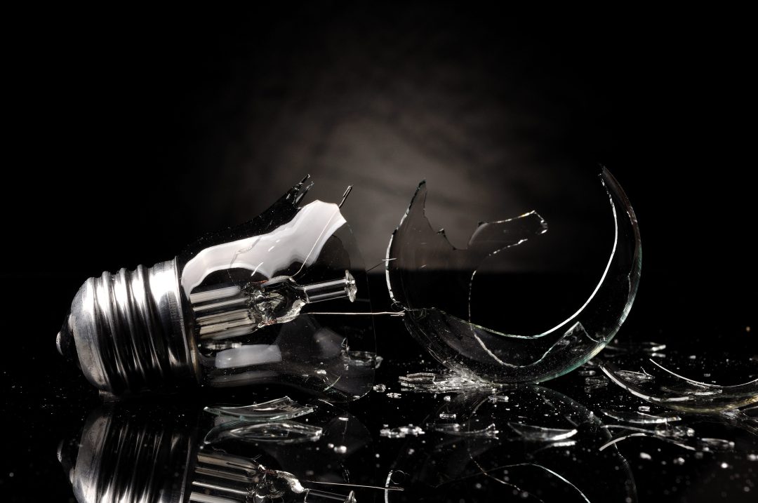 How To Easily Remove a Broken Light Bulb from a Socket (7 Examples ...