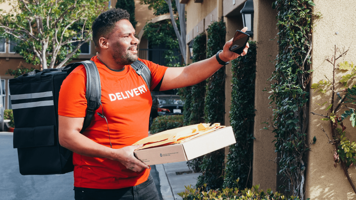 Should You Tip When Picking Up Food? - Drivin' & Vibin'