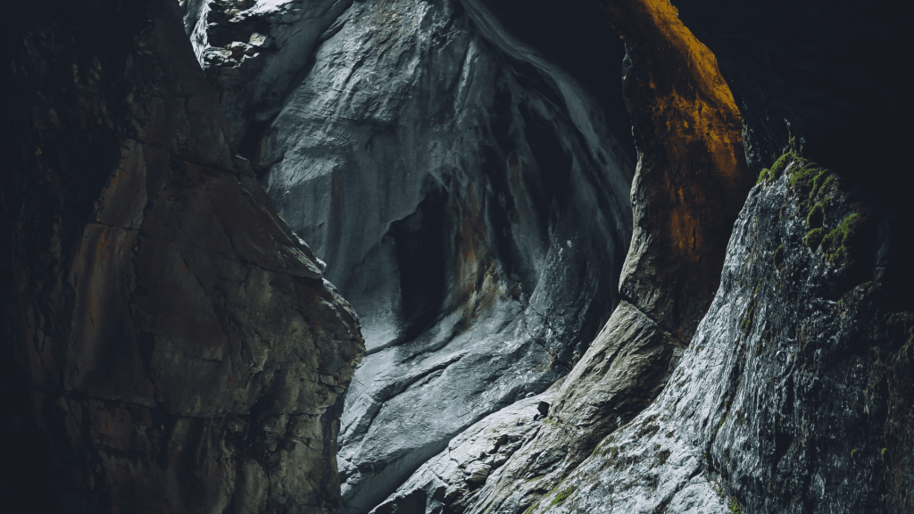 7 Scariest Caves in the U.S. - Drivin' & Vibin'