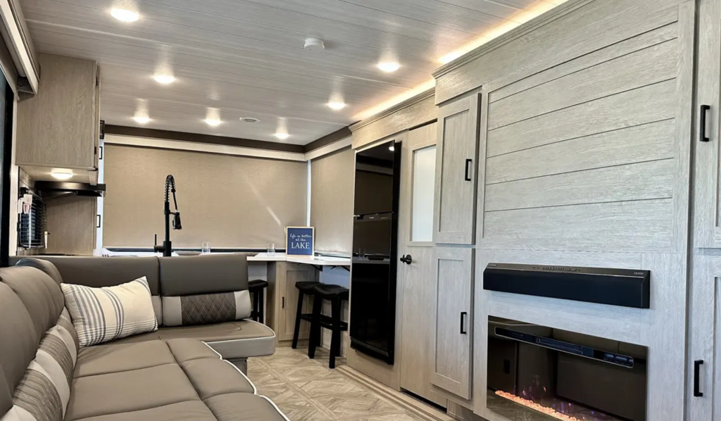 This RV Has a Hidden Room - Drivin' & Vibin'