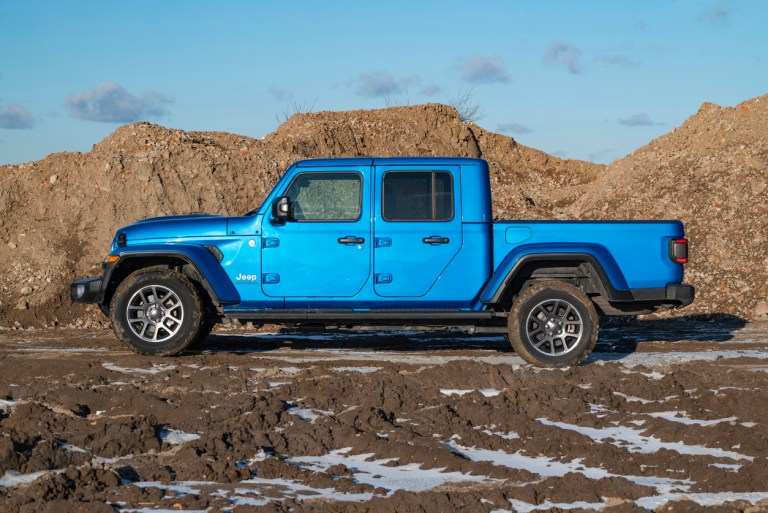 The 5 Best Compact Trucks for Towing in the USA - Drivin' & Vibin'